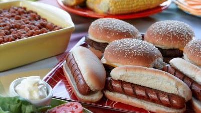 Take a look at the hot dog production process | Daleeeel.com