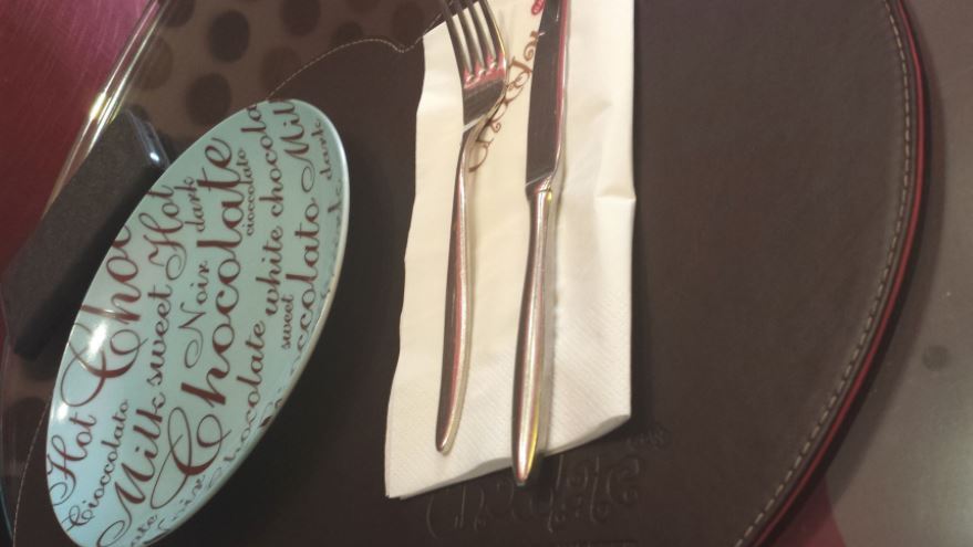 غداء خفيف في تشوكليت بار | Daleeeel.com