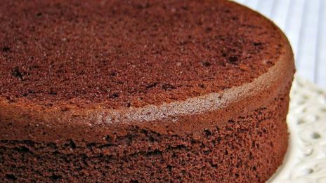 An Easy and Perfect Sponge Chocolate Cake Recipe | Daleeeel.com