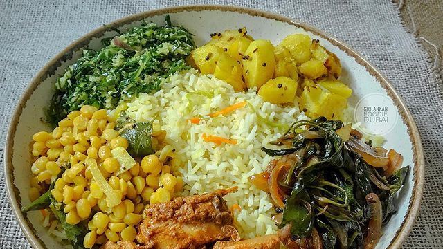 Sri Lankan Rice and Curry National Dish | Daleeeel.com
