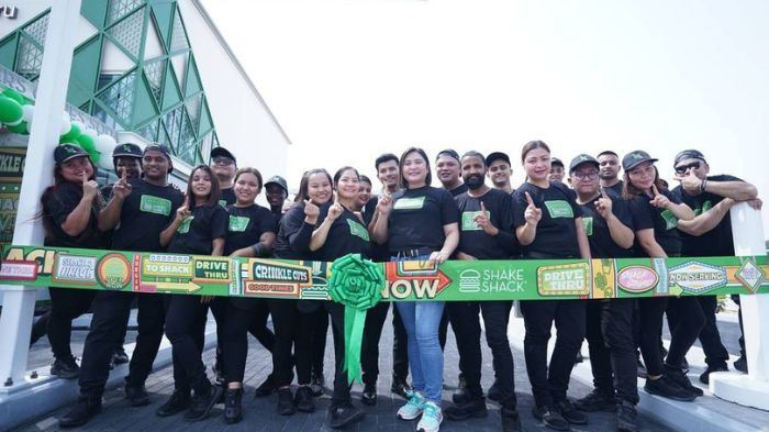 Shake Shack opens first international drive-thru in the Middle East ...